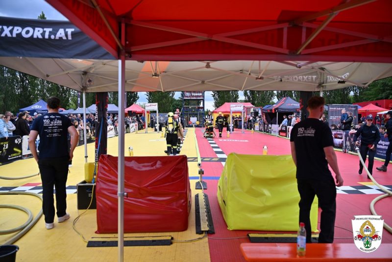 HAIX FireFit Championship und Oltimertreffen: Begeisterte Zuschauer ...